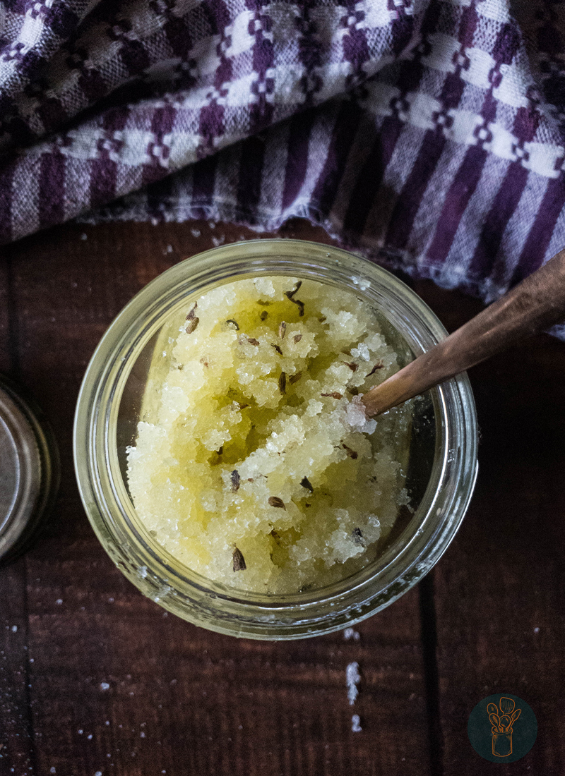 DIY Epsom Salt Scrub Recipe (5 Ingredients)