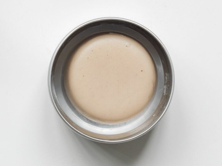 How to Use a Lotion Bar (Plus Easy DIY Recipe)