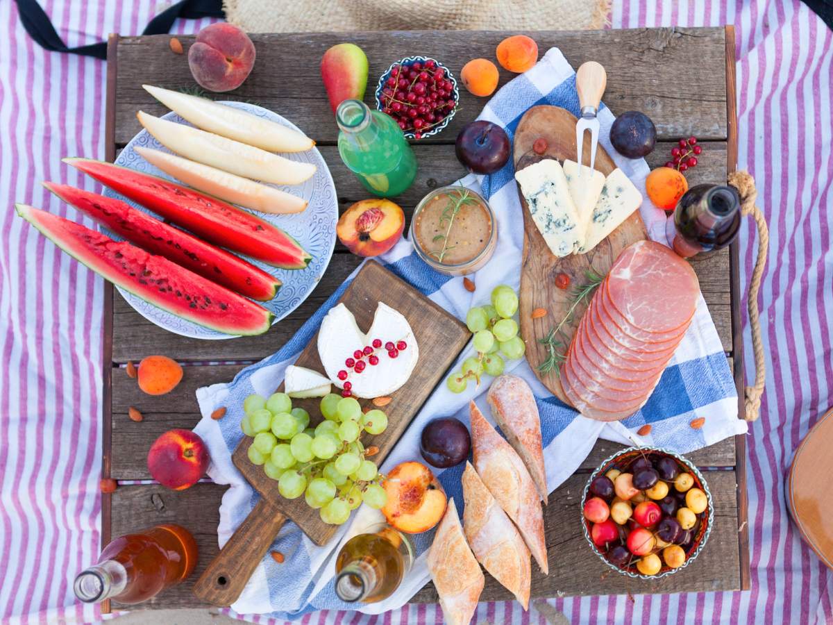 The Best DIY Beach Charcuterie Board For Summer