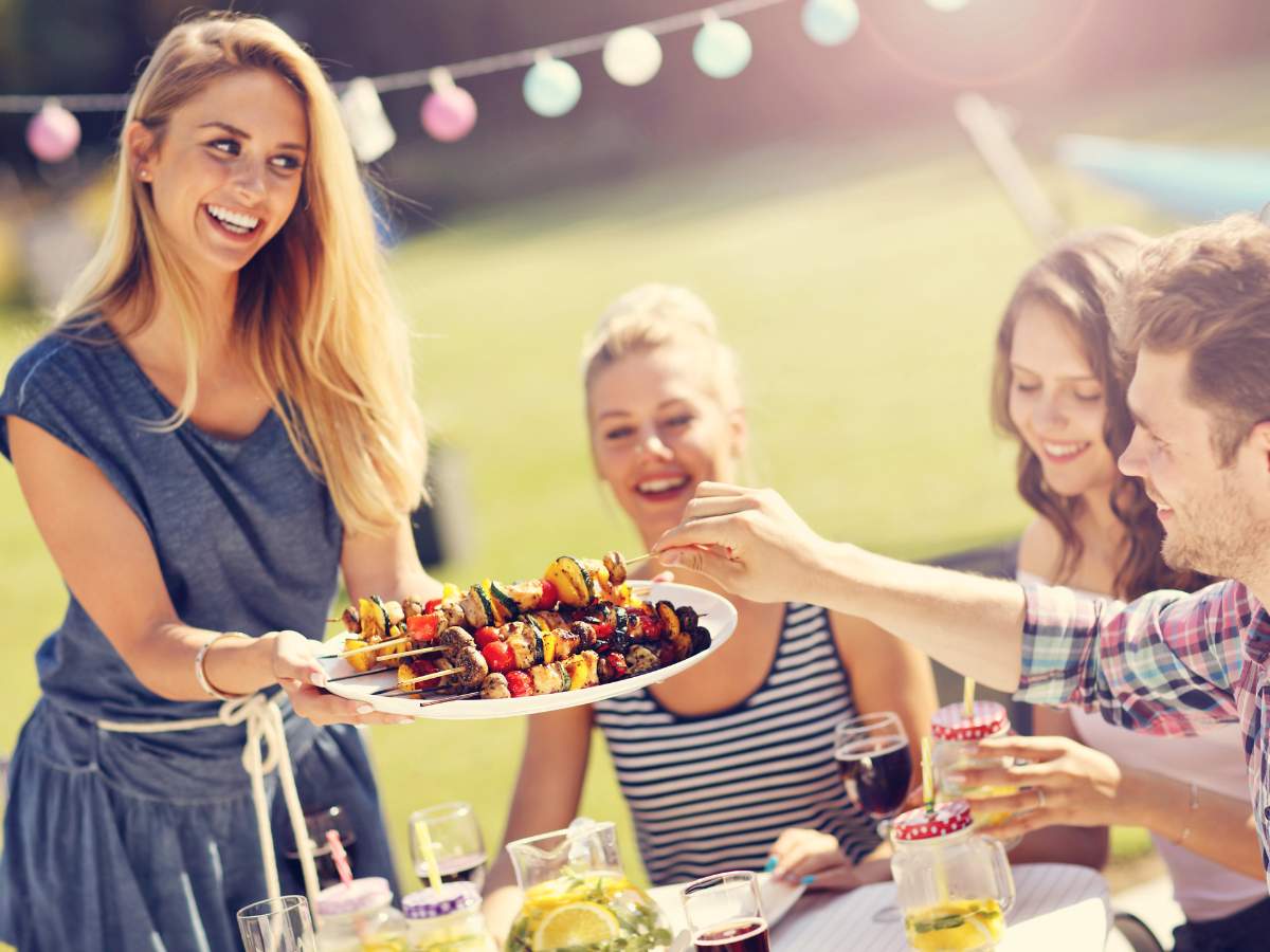 Trendy Tricks For Stunning Summer Parties With Minimal Effort