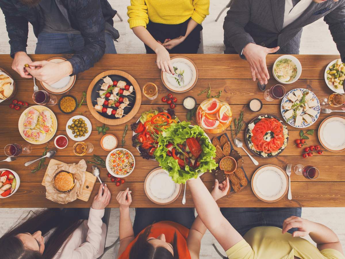 The Best (And Simplest) Food Ideas For Friendsgiving