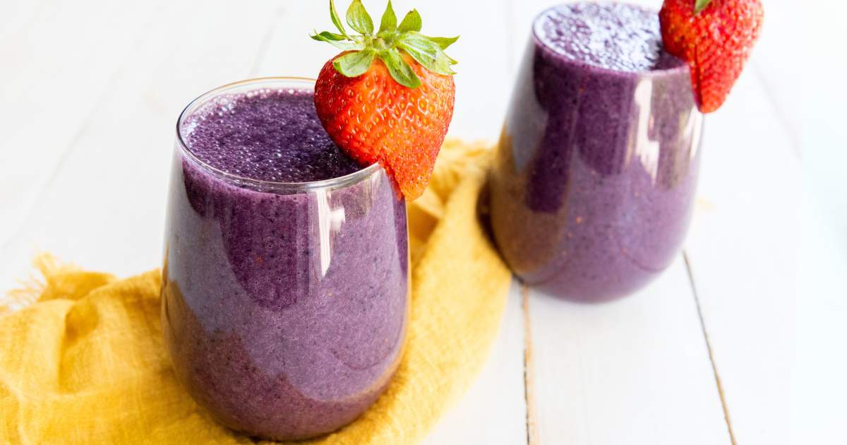 5-Ingredient Mixed Berry Smoothie Recipe